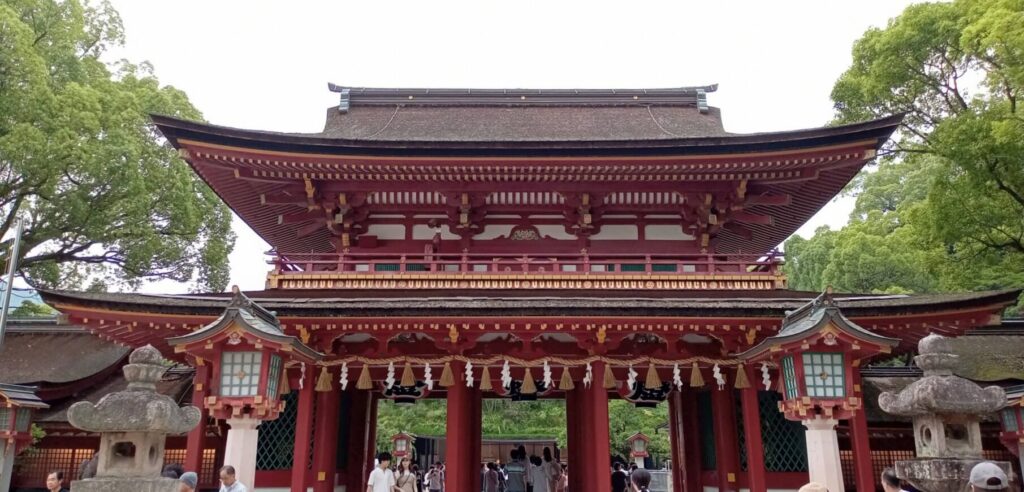 福岡【太宰府天満宮】御本殿改修のために作られた伝統と現代が融合した美しい「仮殿」行き方もご紹介！│せつろぐ